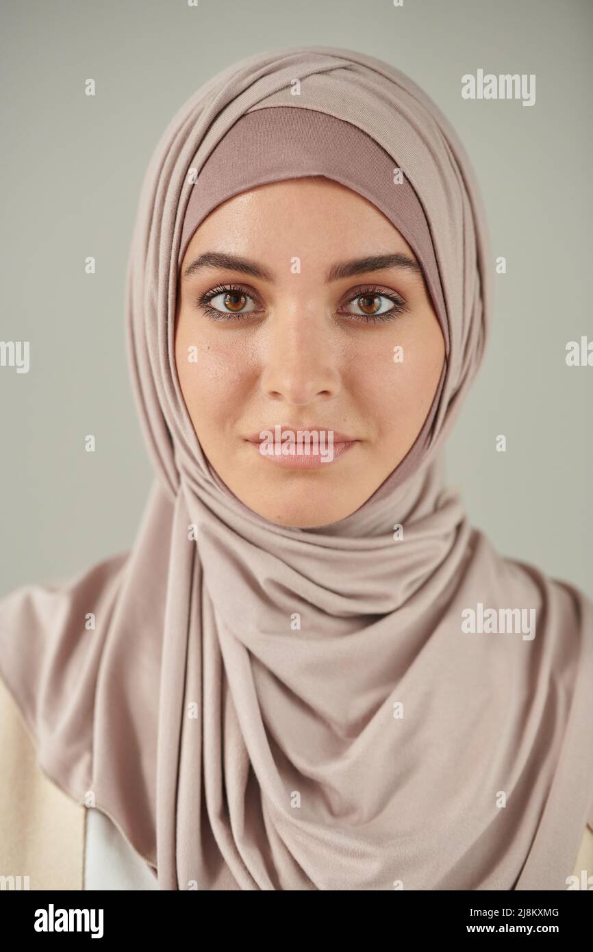 Pale face headshot hi-res stock photography and images - Alamy