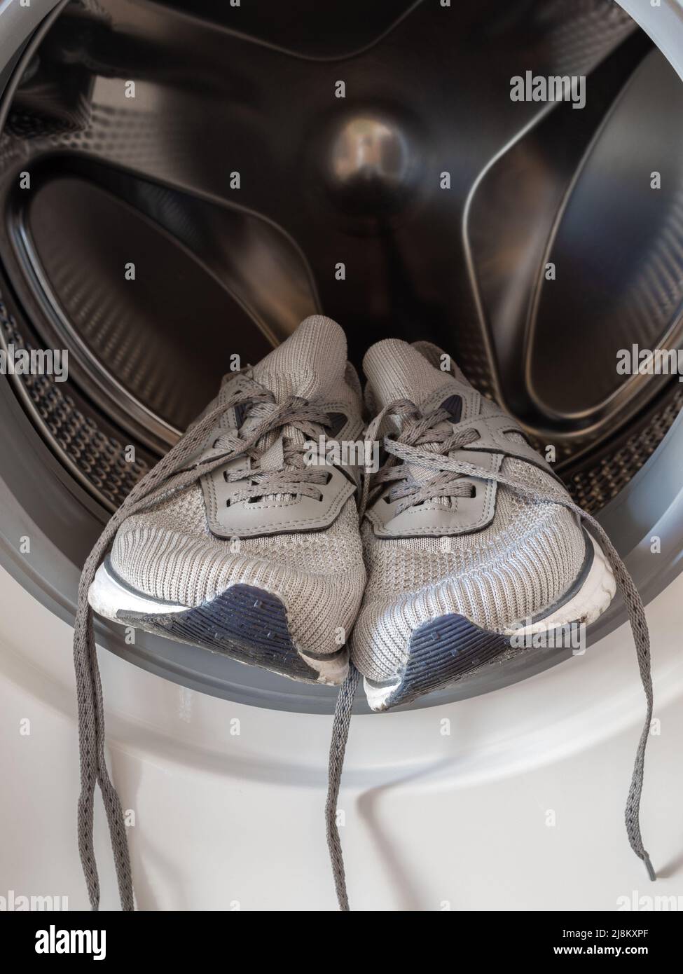 Sneakers washing machine hi-res stock photography and images - Alamy