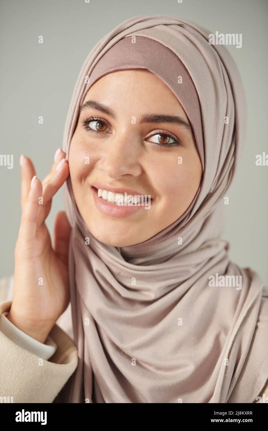 Pale face headshot hi-res stock photography and images - Alamy