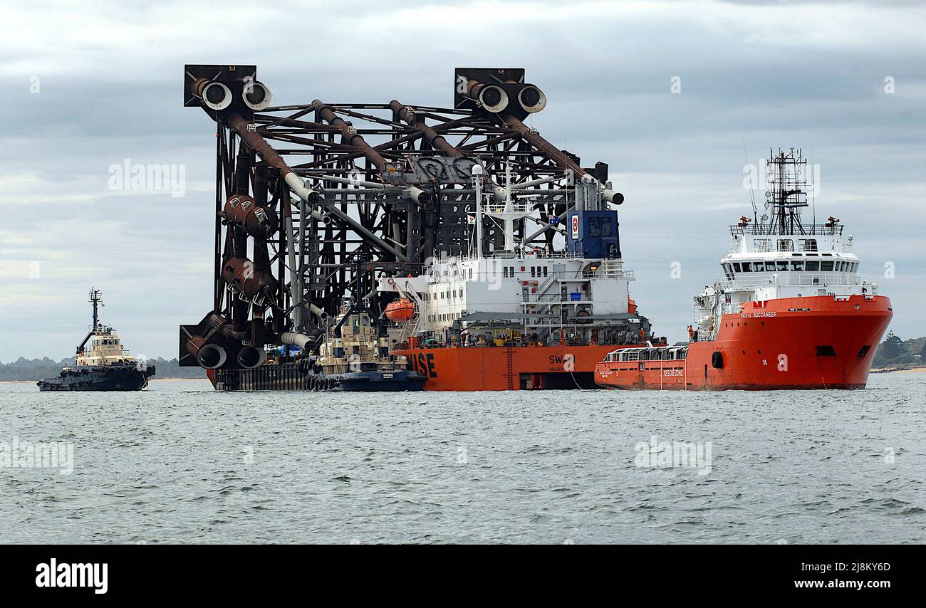 Oil vessel platform hi-res stock photography and images - Alamy