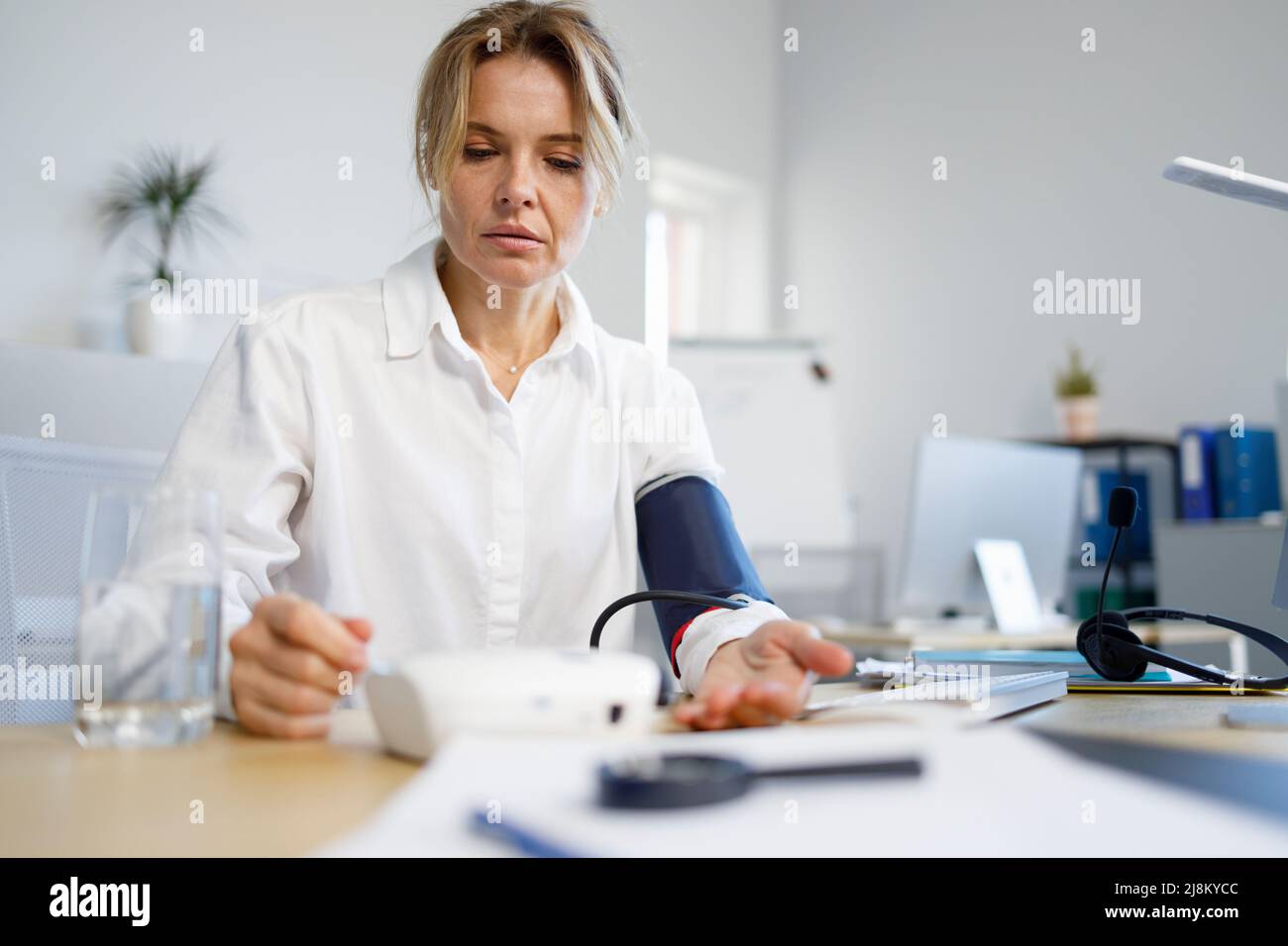 Cardiovascular disease blood presure hi-res stock photography and ...