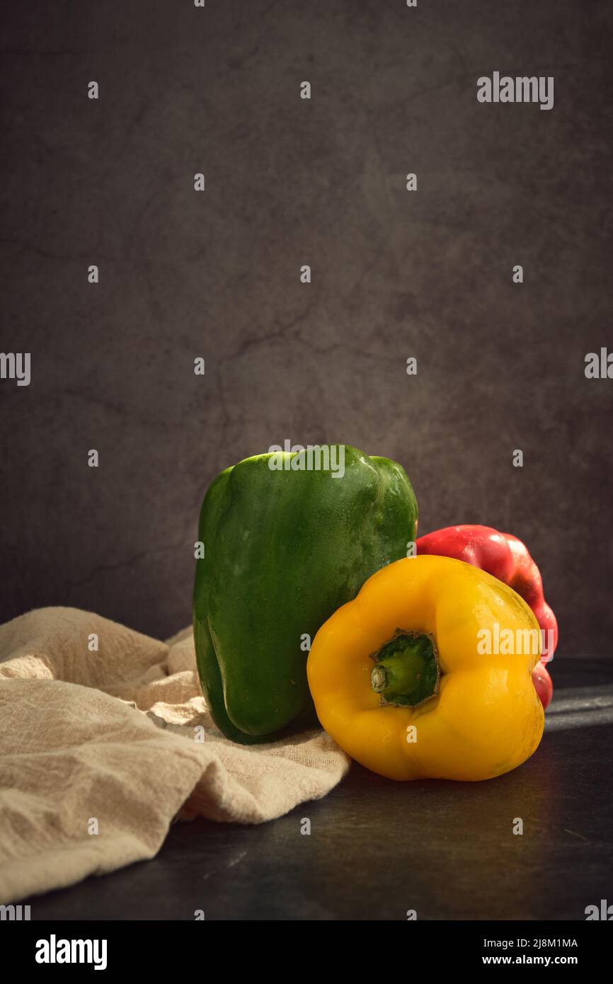 Mixed colors bell peppers hi-res stock photography and images - Alamy