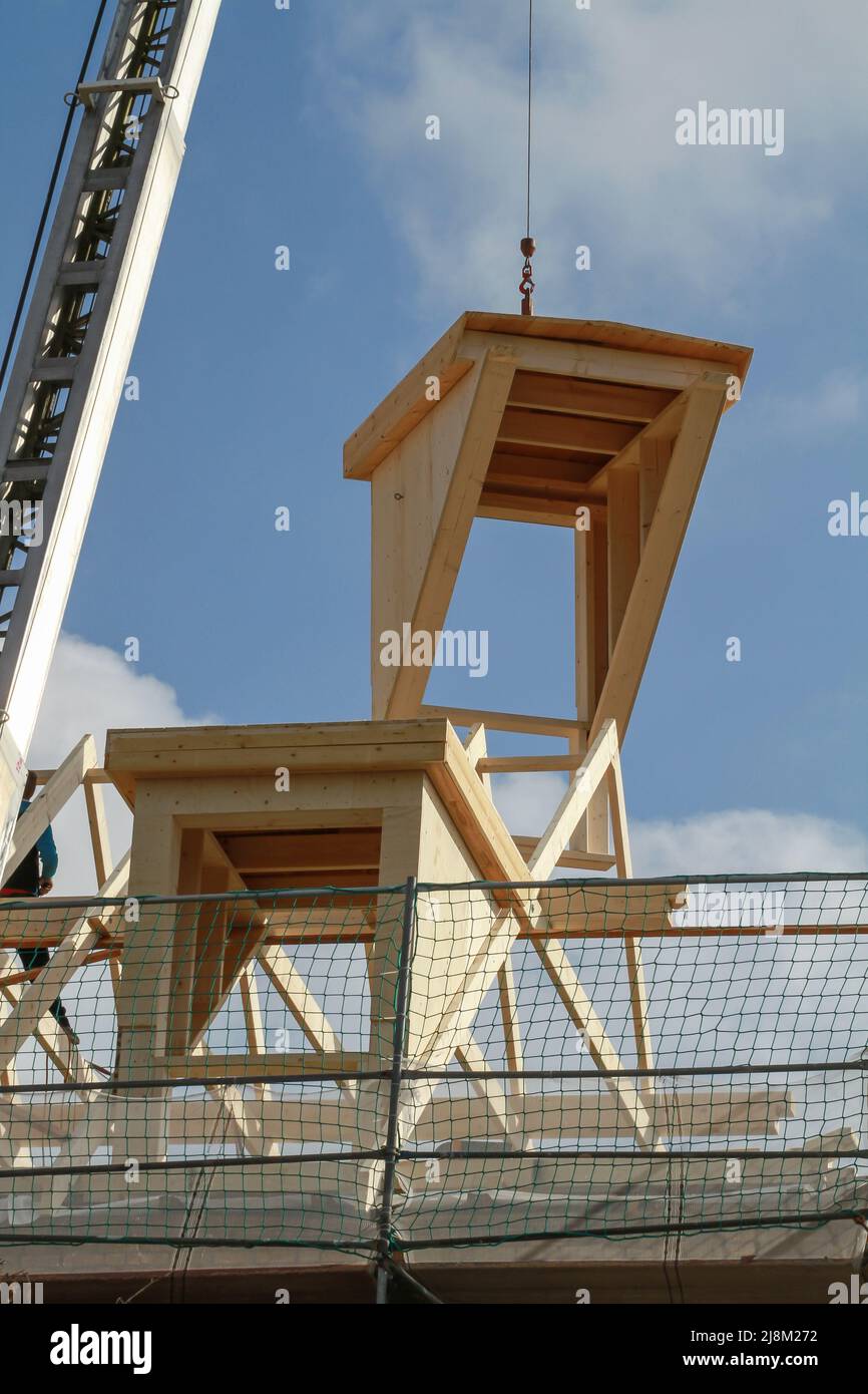 Crane lifting wooden frame hi-res stock photography and images - Alamy