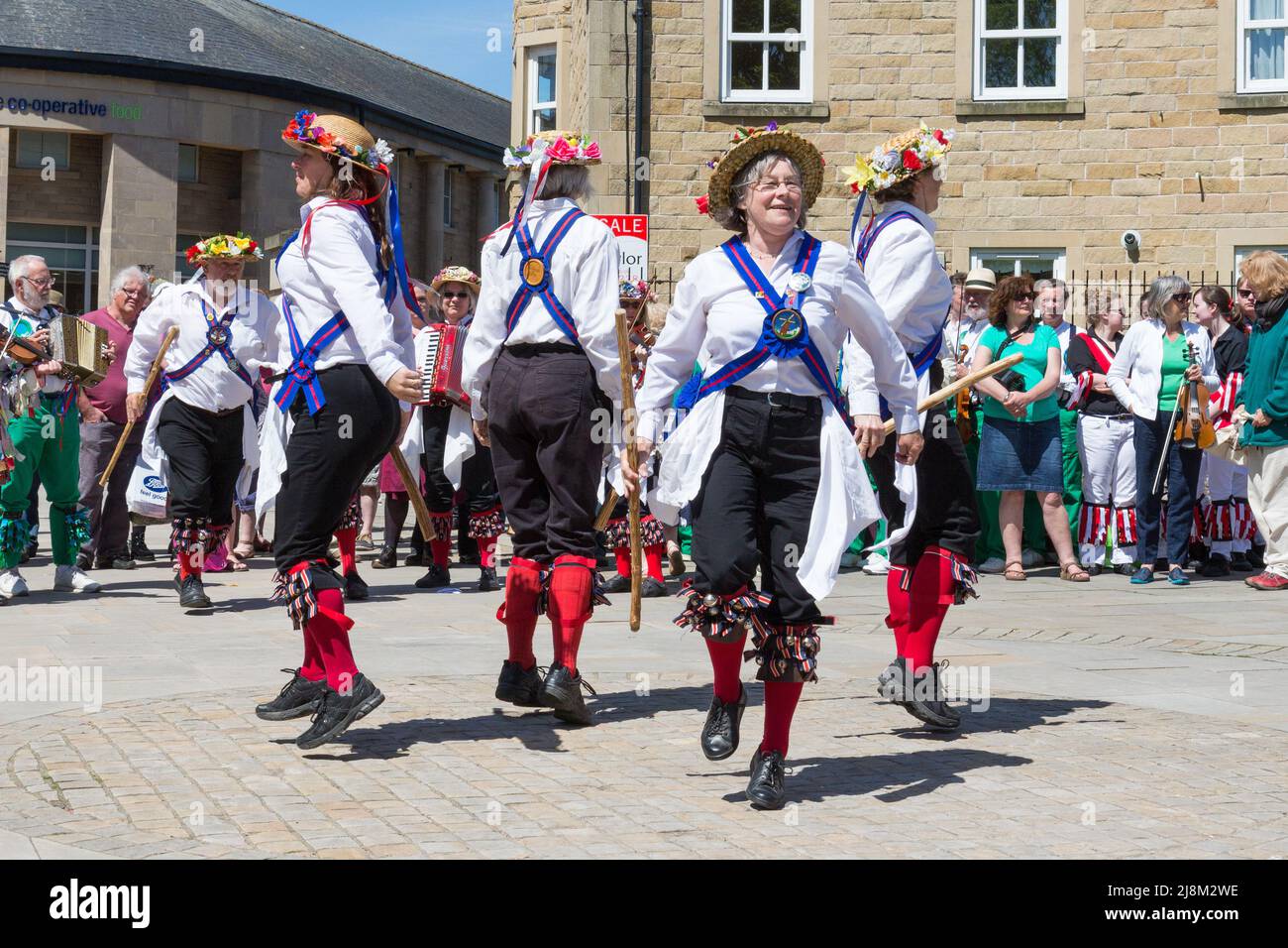 Morris dancers with handkerchiefs hi-res stock photography and images ...
