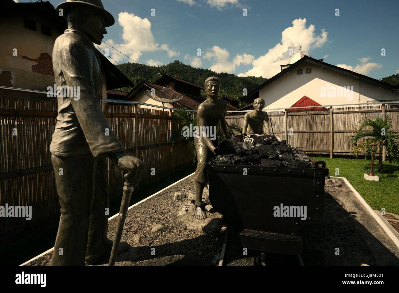 Coal cart hi-res stock photography and images - Alamy