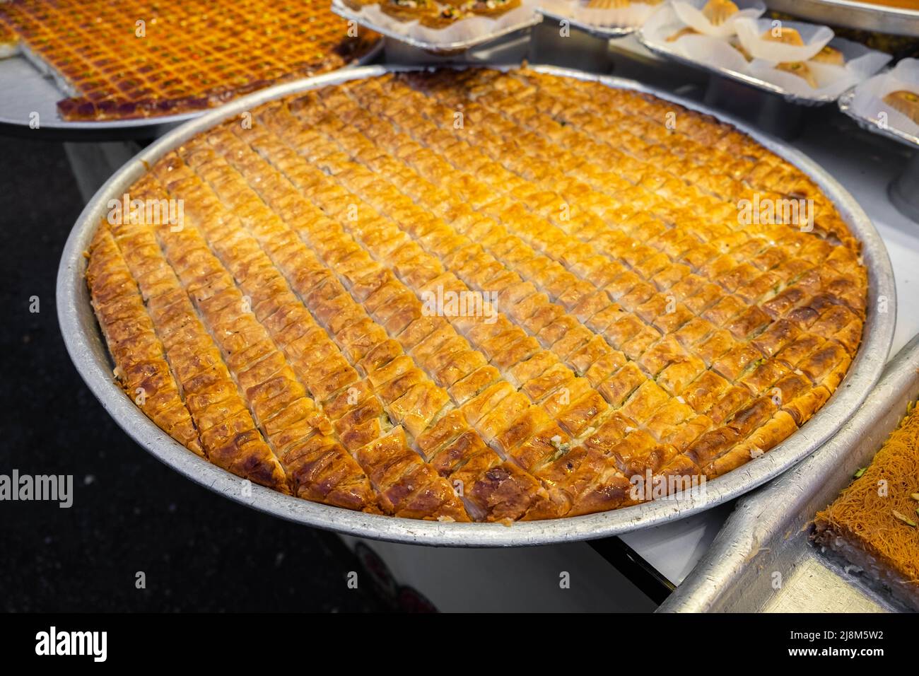 Arabic sweets hi-res stock photography and images - Alamy