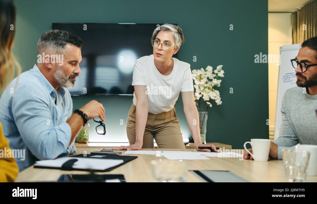 Group discussion adults hi-res stock photography and images - Alamy
