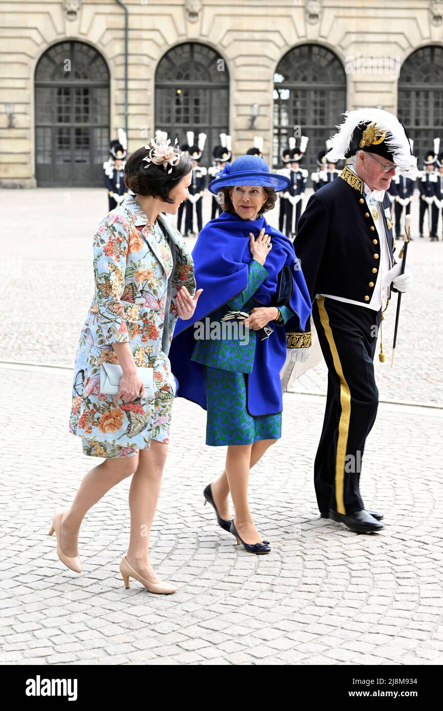 Jenni Haukio and Queen Silvia during a welcome ceremony at the Royal ...