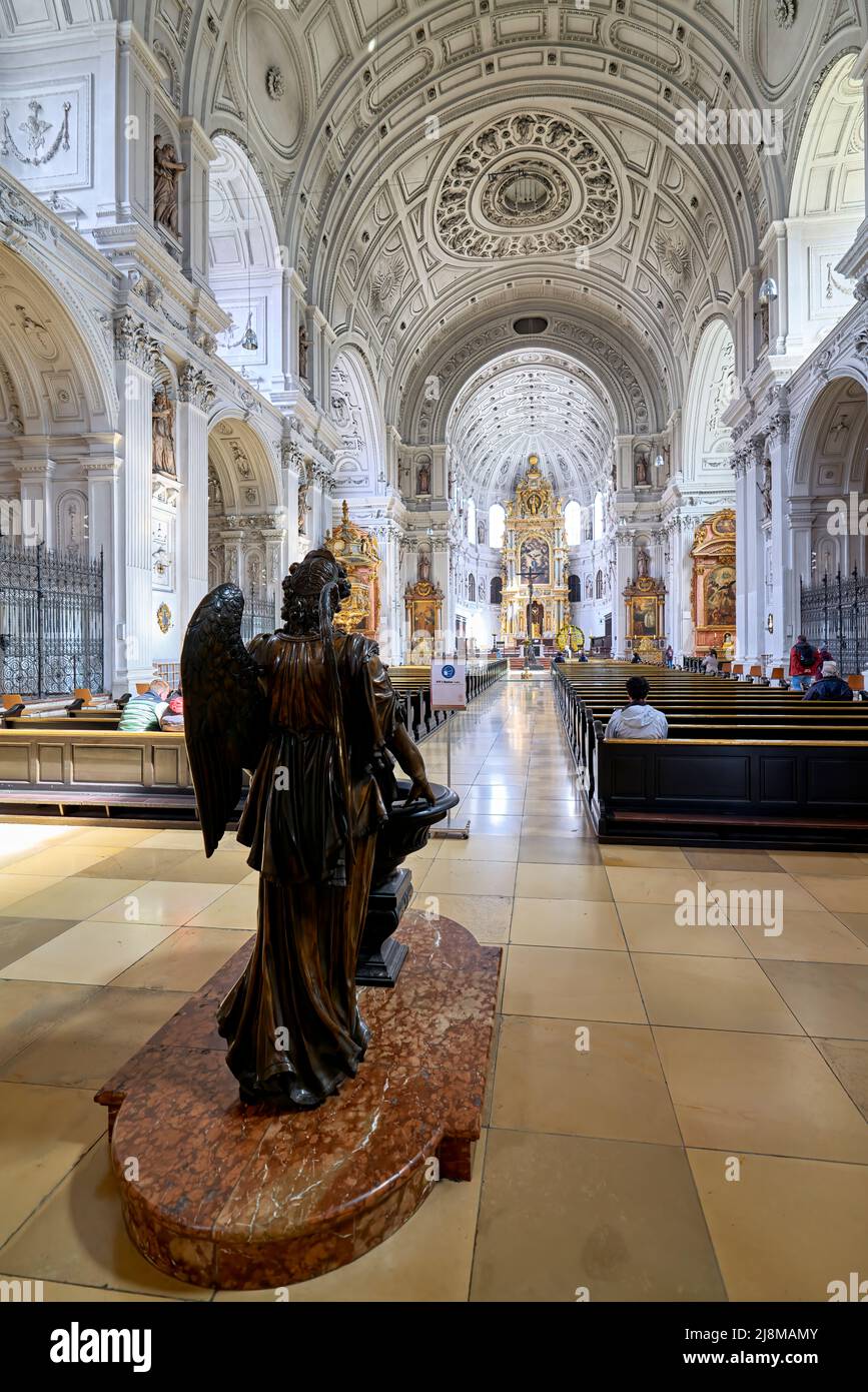 Statue st michael church st hi-res stock photography and images - Alamy