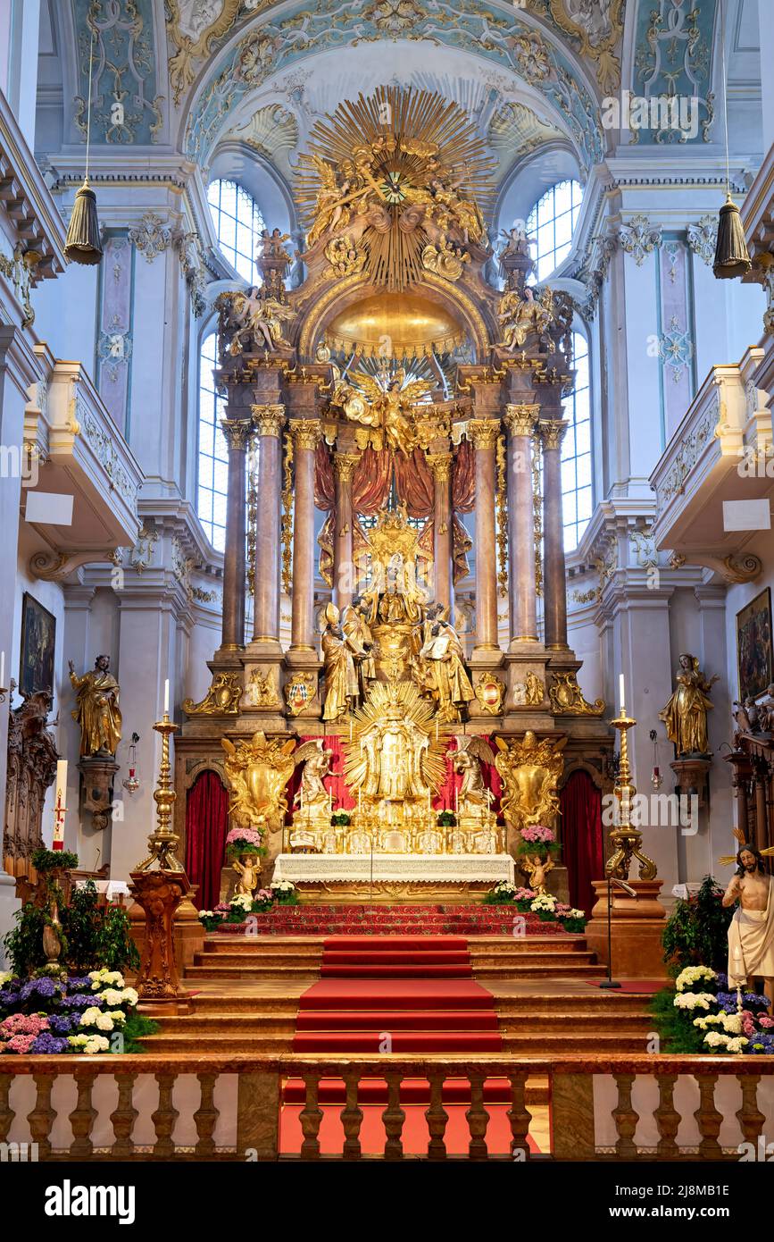 Statue bavaria metal munich hi-res stock photography and images - Alamy