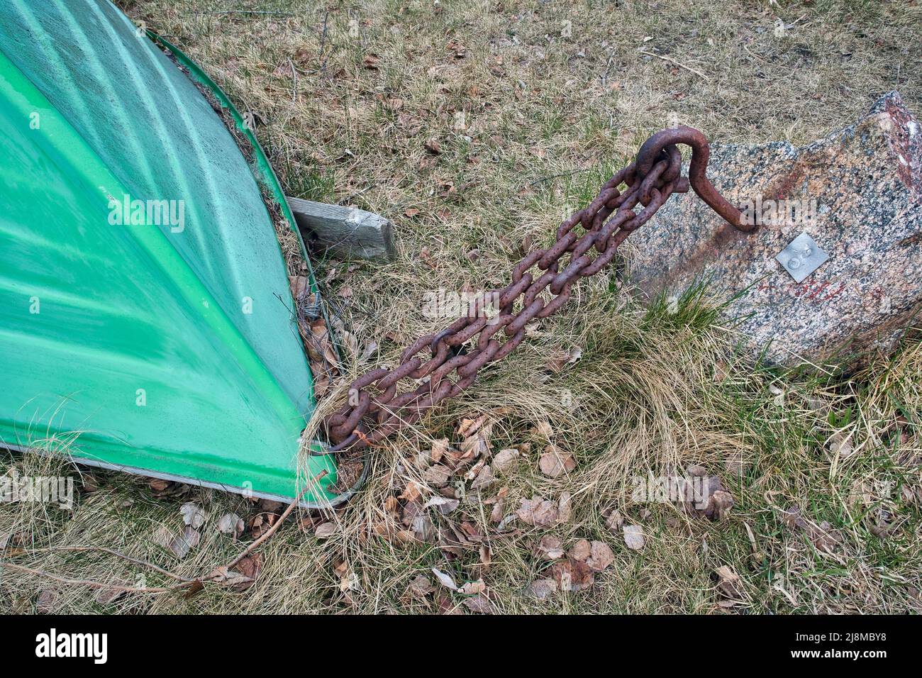 heavy rusty boat mooring chain Stock Photo - Alamy