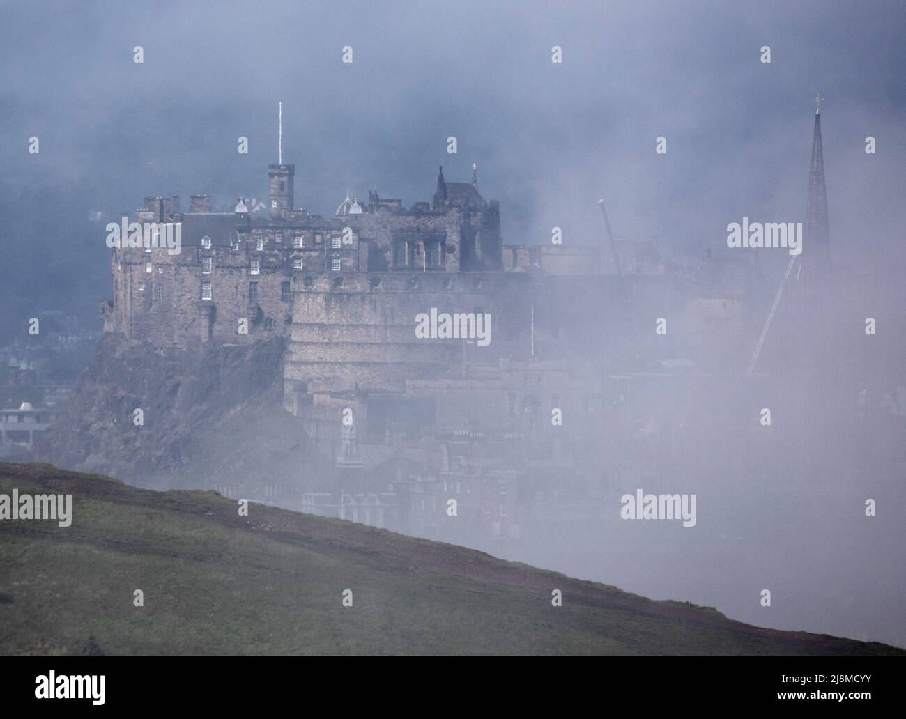 Edinburgh, Scotland, UK. 17th May 2022. Haar or sea fret coats the city ...