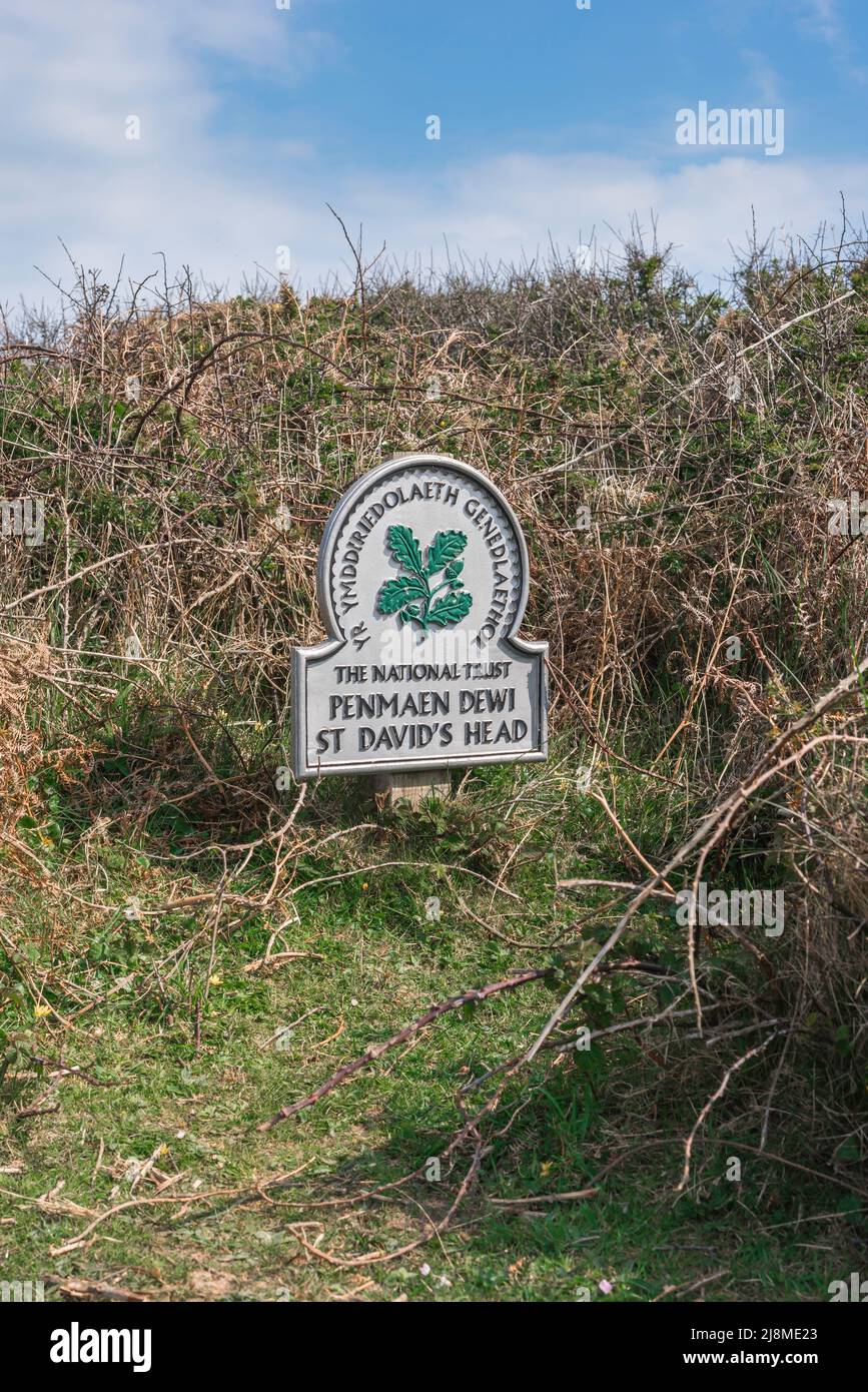 National Trust sign, view of a National Trust sign marking the way ...