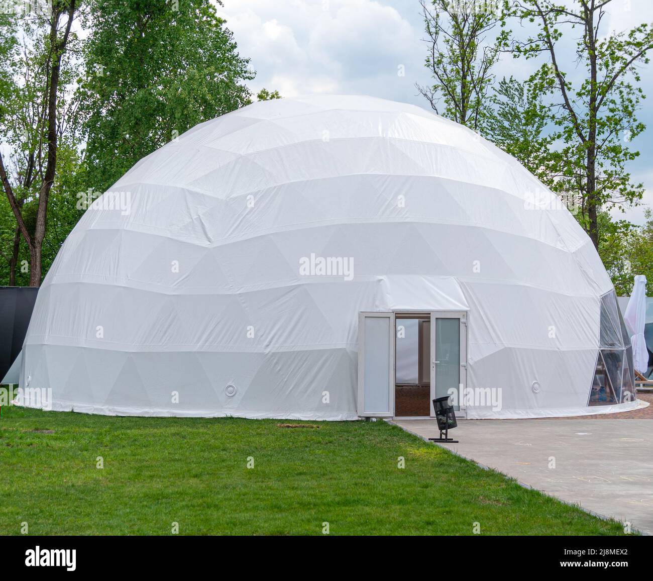 White mobile dome design. Outside spherical glamping dome ...