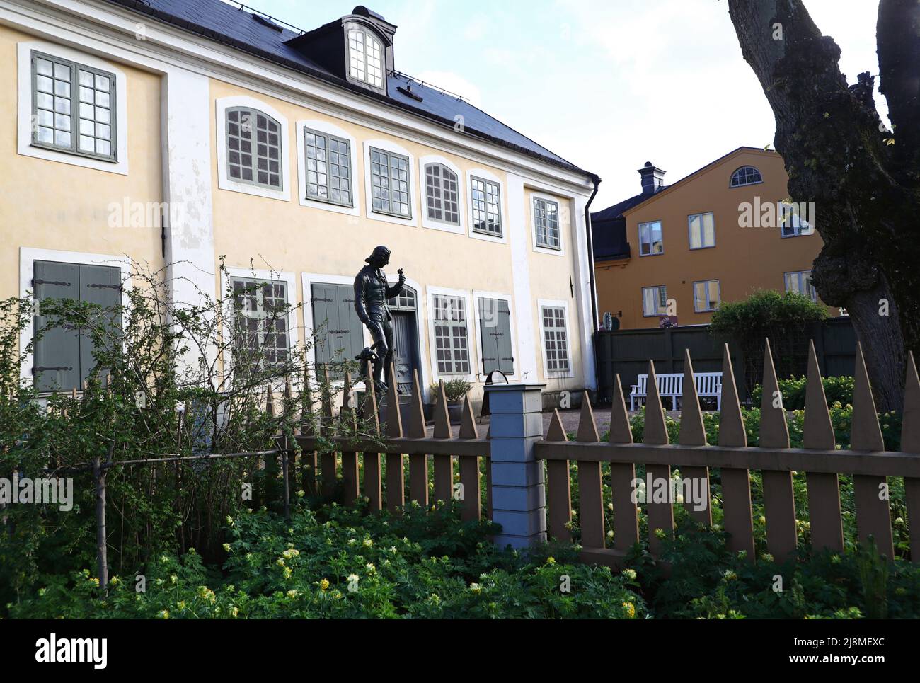 The Linnaeus Garden is a botanical garden at Svartbäcksgatan in Uppsala ...