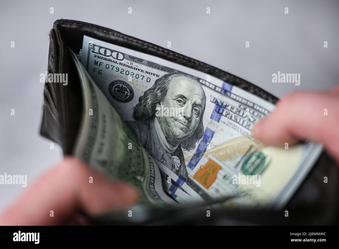 100 dollar bills hi-res stock photography and images - Alamy