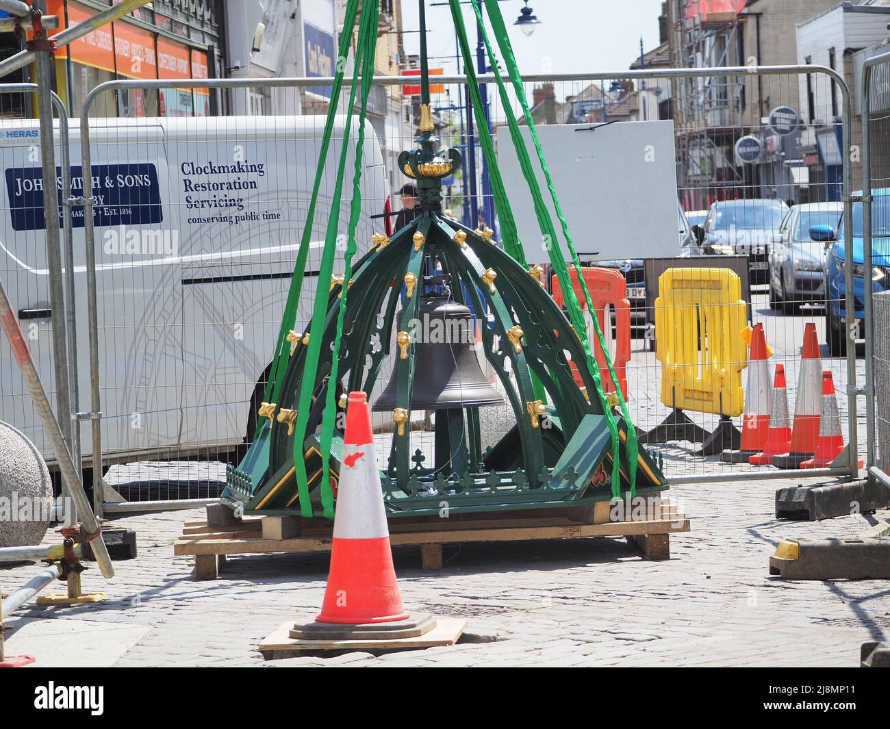 1pm clock hi-res stock photography and images - Alamy