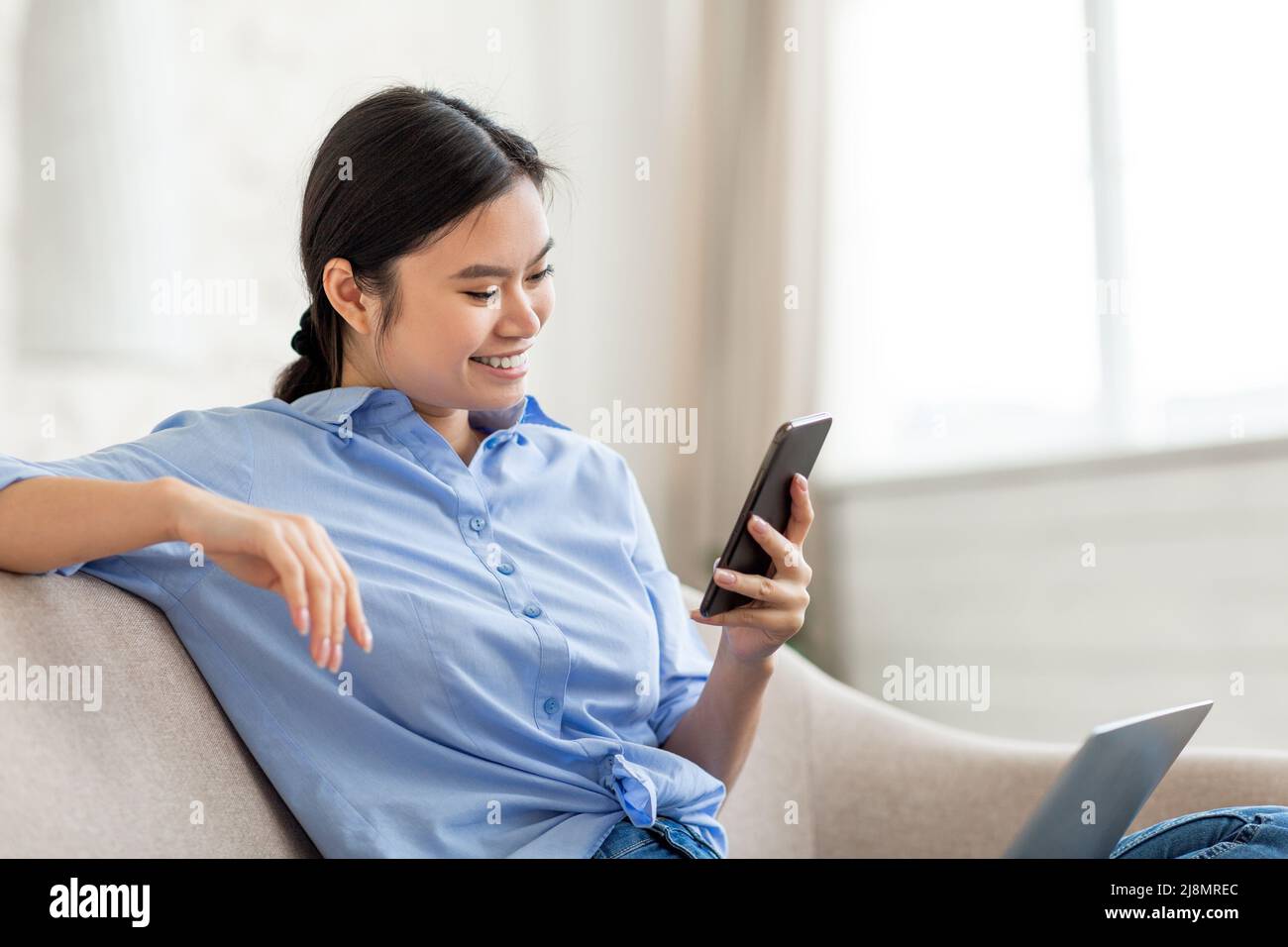 Pretty chinese lady freelancer hi-res stock photography and images - Alamy