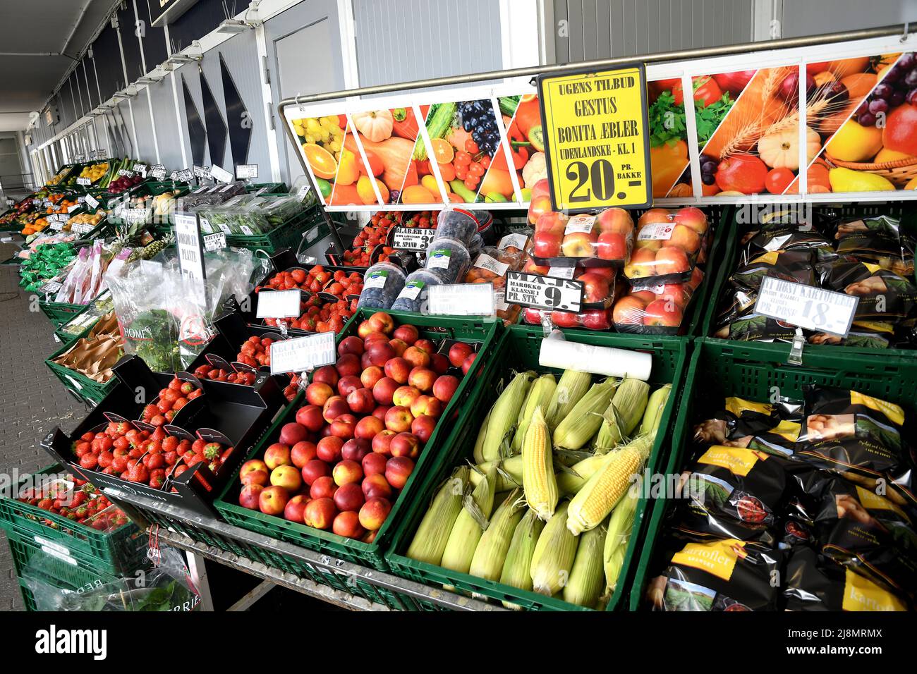 Kastrup/Copenhagen/Denmark/17 May 2022/ Hihg food prices in danish ...