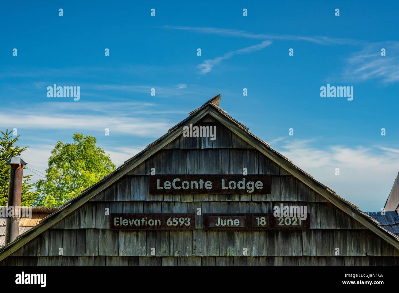 Mount LeConte Lodge Under Blue Sky On June 18, 2021 Stock Photo - Alamy