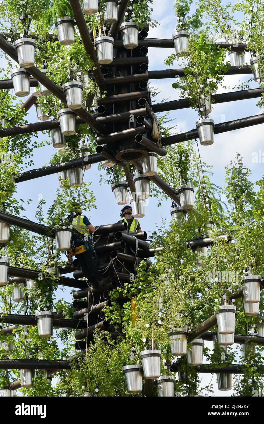 Buckingham Palace, London, UK. 17th May 2022. The Thomas Heatherwick ...