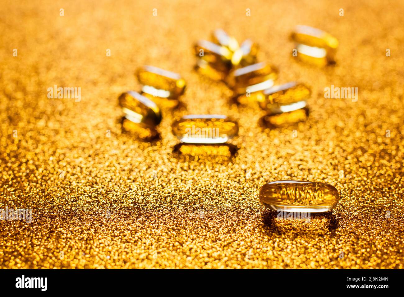 Shiny golden background hi-res stock photography and images - Alamy