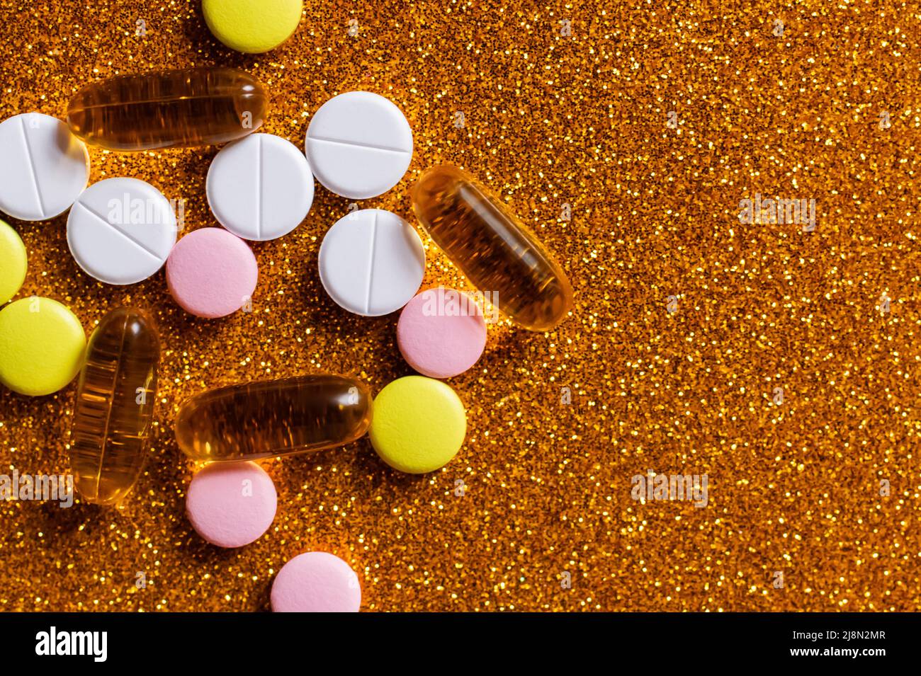 Shiny golden background hi-res stock photography and images - Alamy