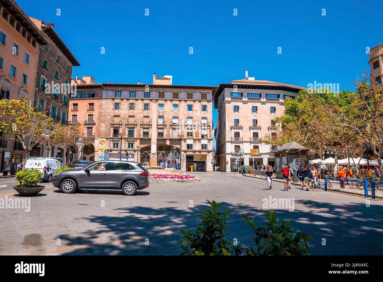 Streetside buildings hi-res stock photography and images - Alamy