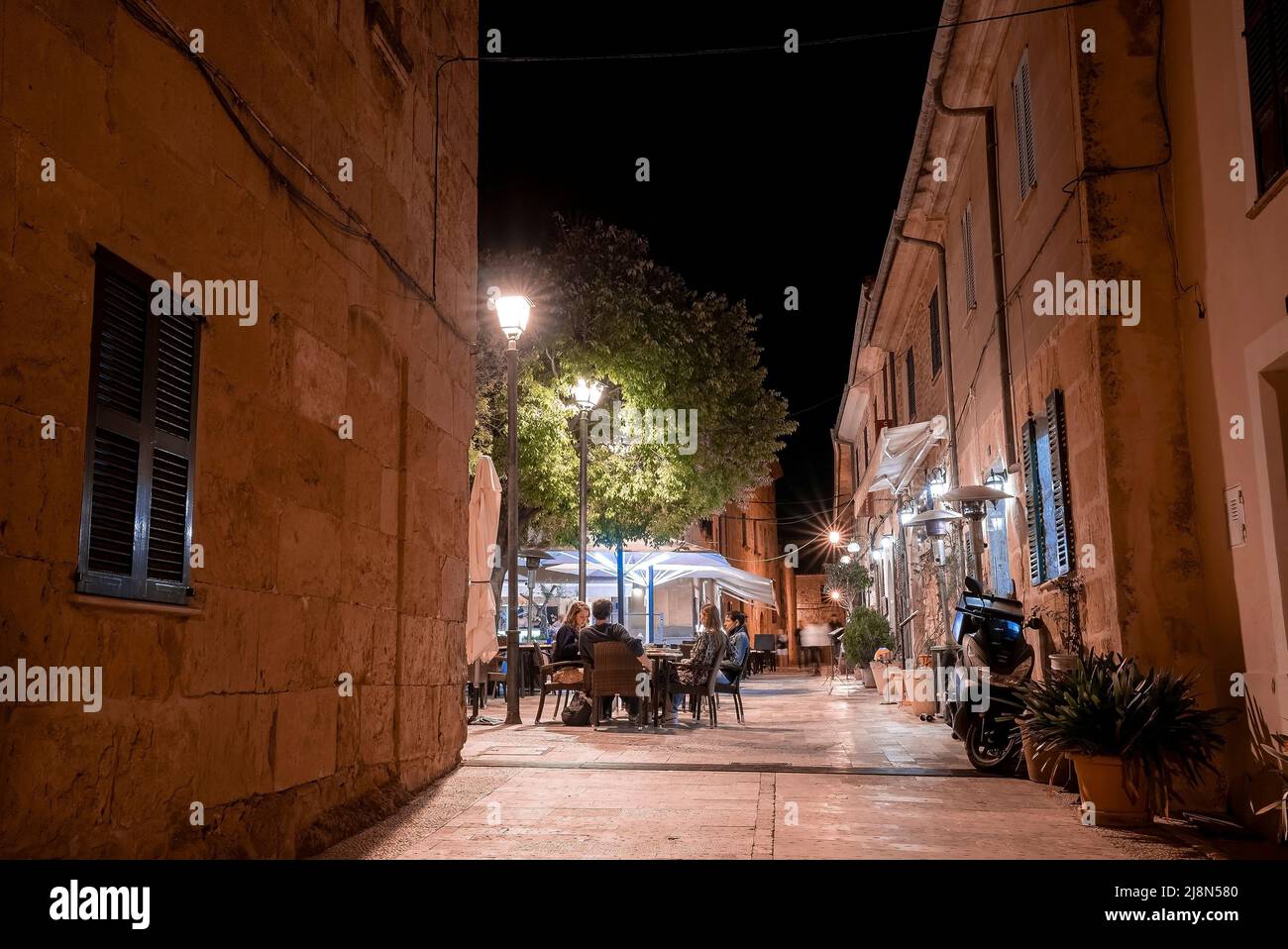 Sitting in alley at night hi-res stock photography and images - Alamy