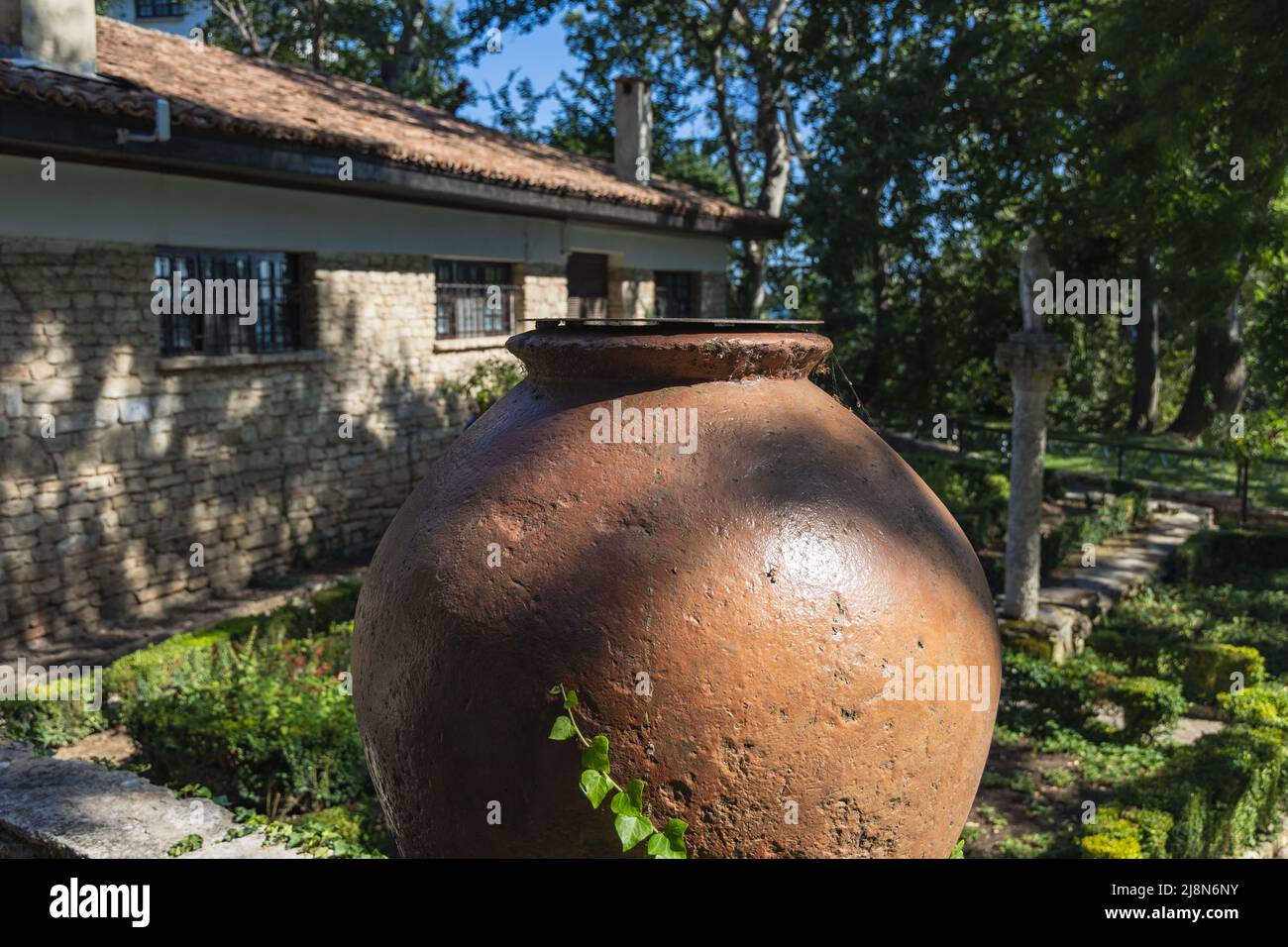Amphora in The Palace architectural park and Botanical garden complex ...