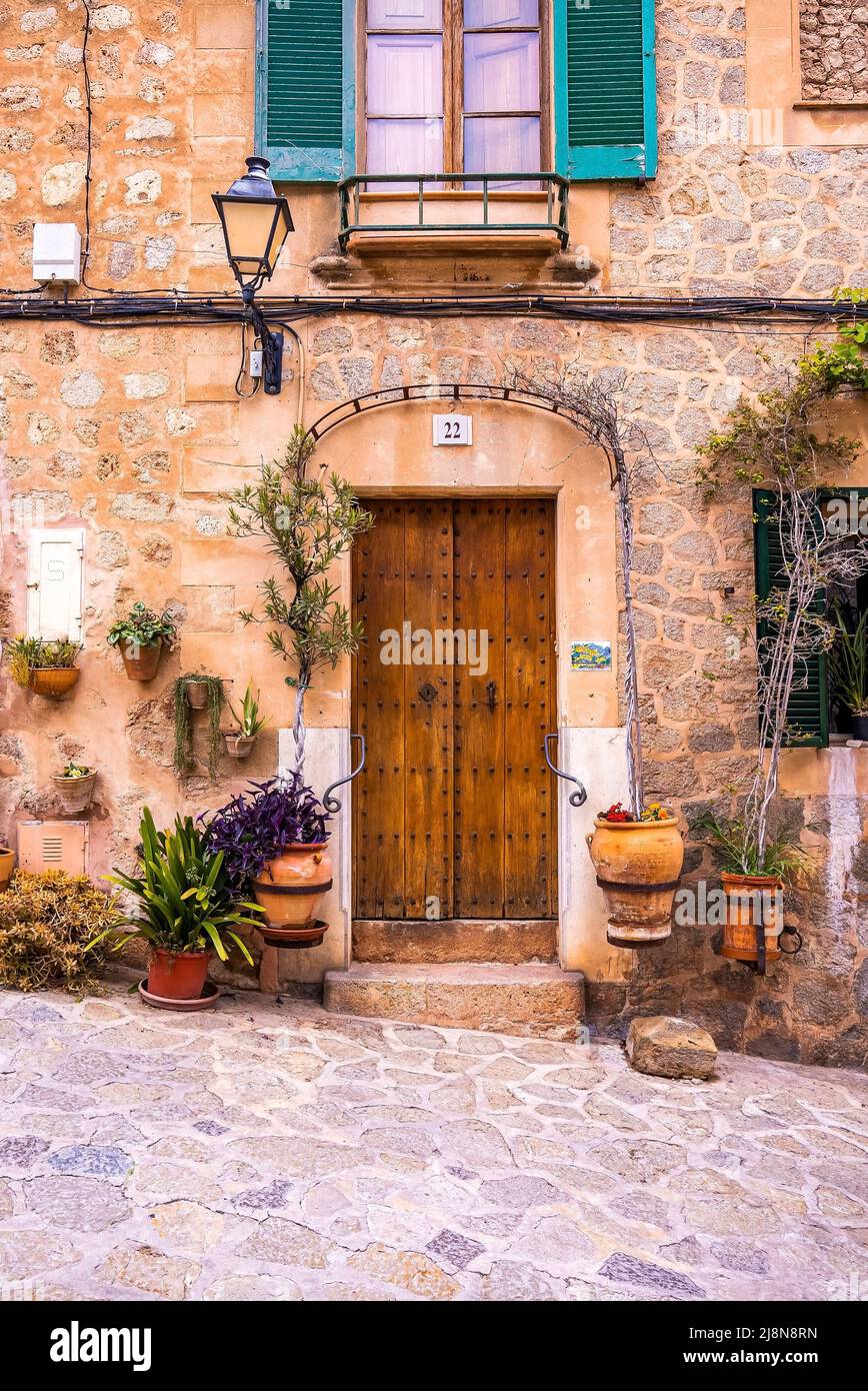 Sunny day windows closed hi-res stock photography and images - Alamy
