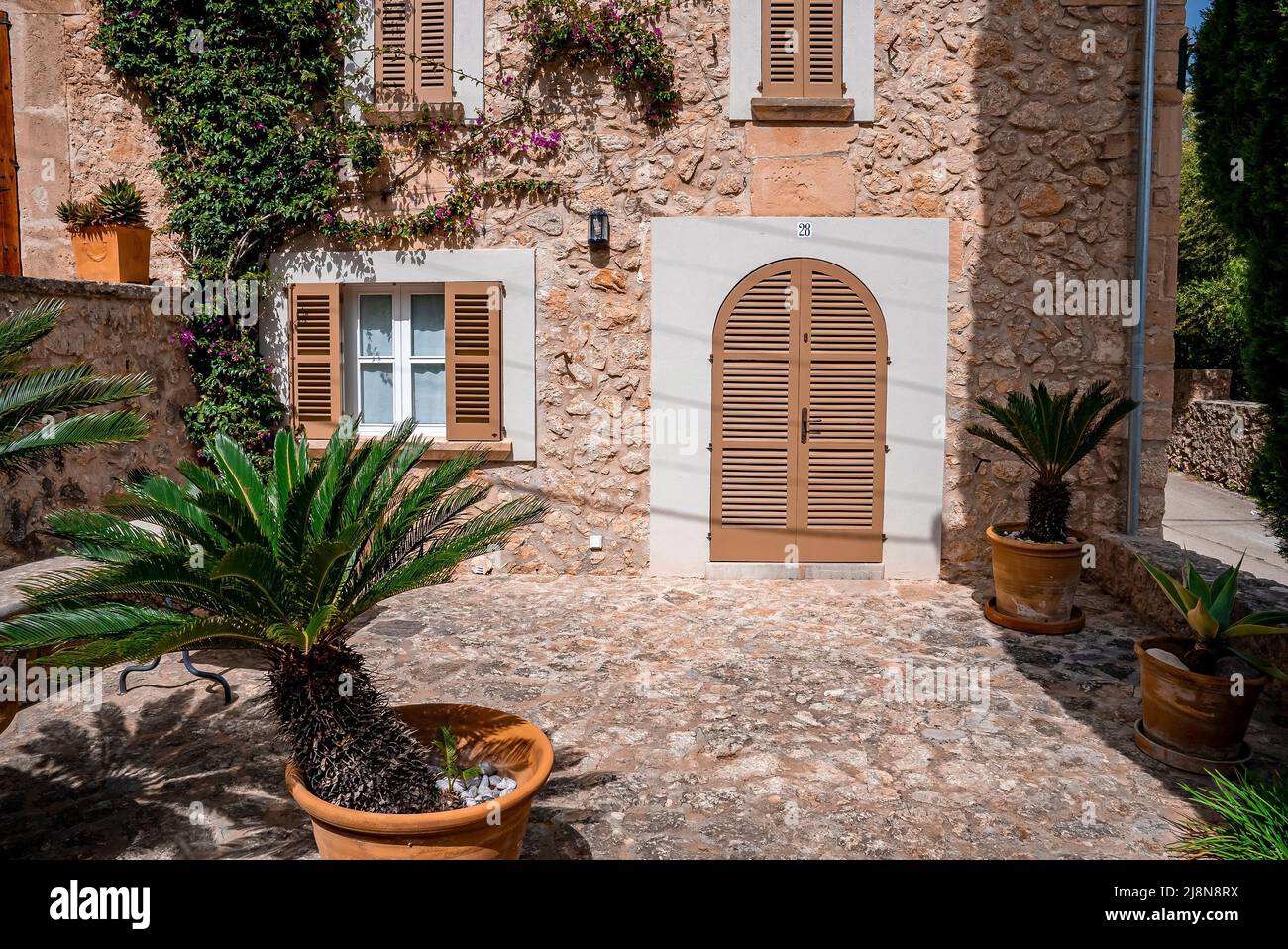 Sunny day windows closed hi-res stock photography and images - Alamy