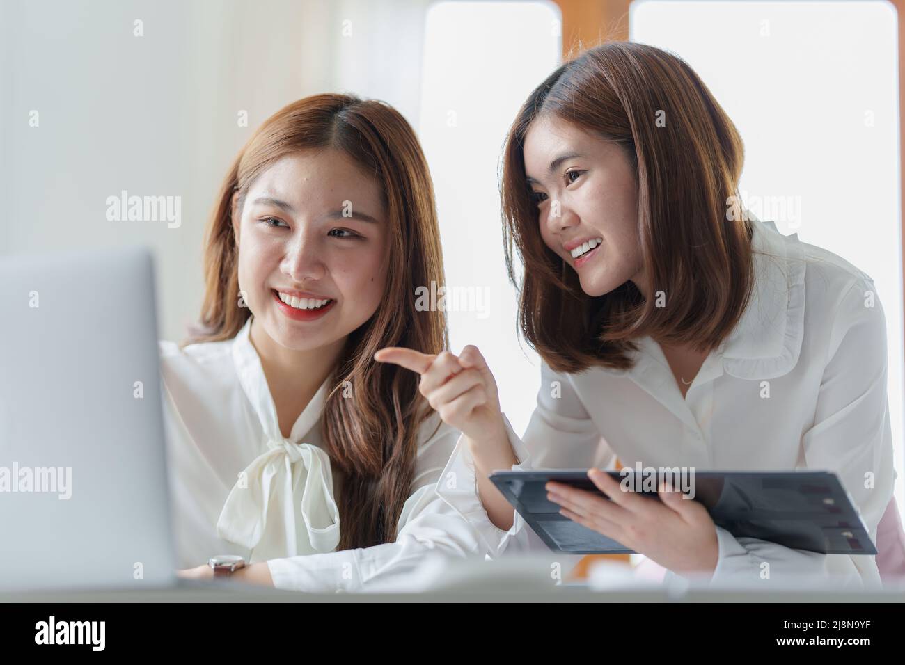 Business partner party hi-res stock photography and images - Alamy