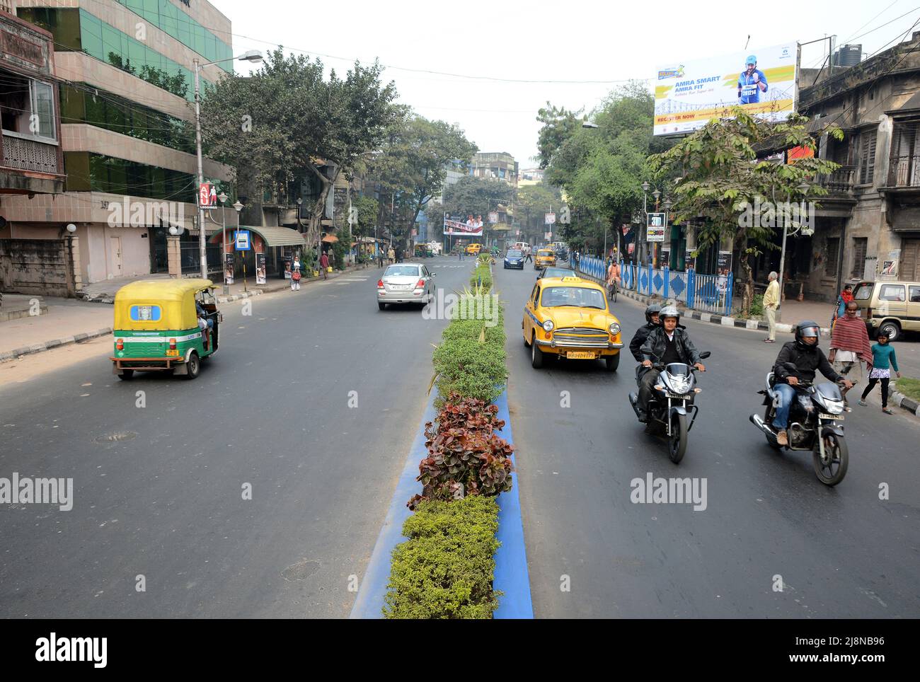 Renovation and maintenance the City of Joy Calcutta main road for clean ...