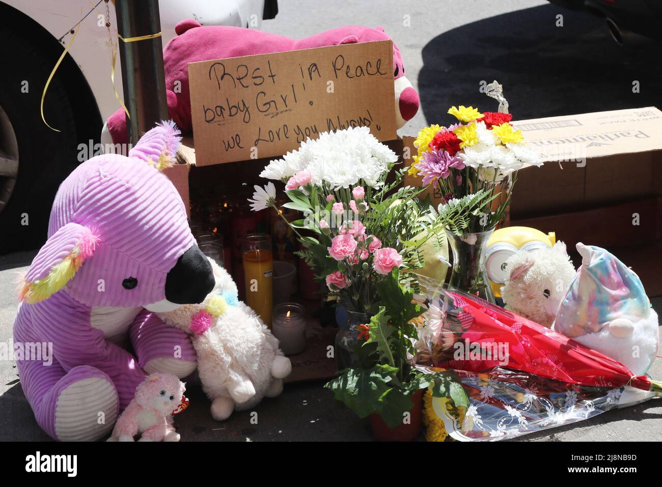 Sidewalk Memorial for 11-Year-Old Killed in Shooting, New York, NY USA ...