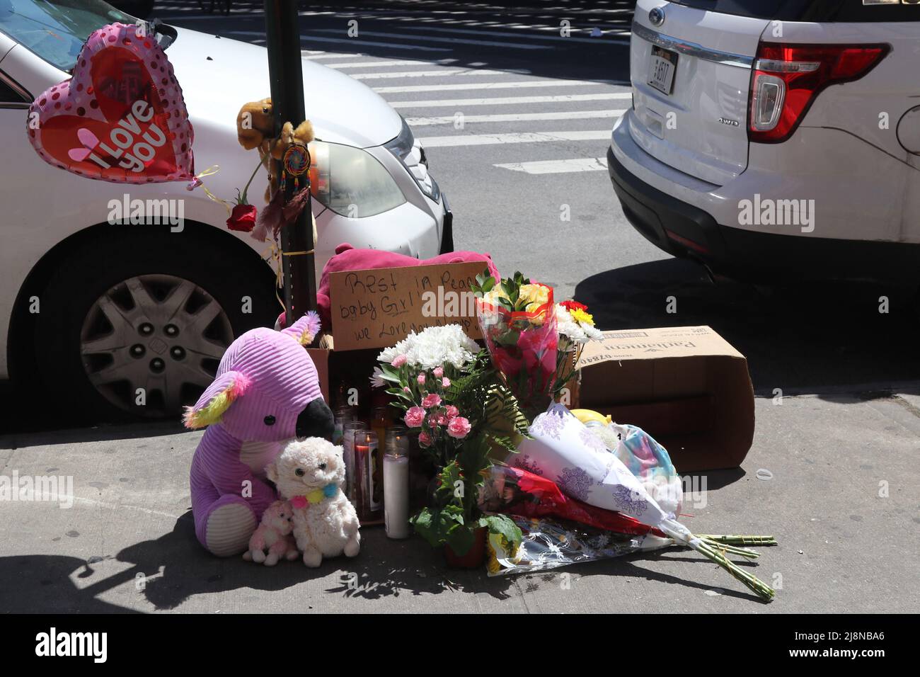 Sidewalk Memorial for 11-Year-Old Killed in Shooting, New York, NY USA ...