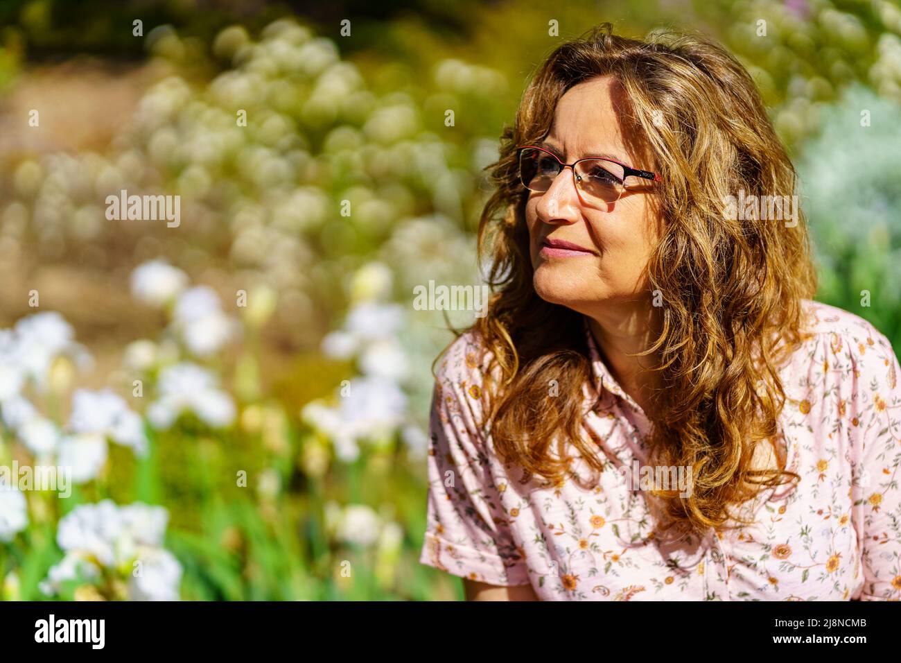 Sunlight park people unfocused hi-res stock photography and images - Alamy