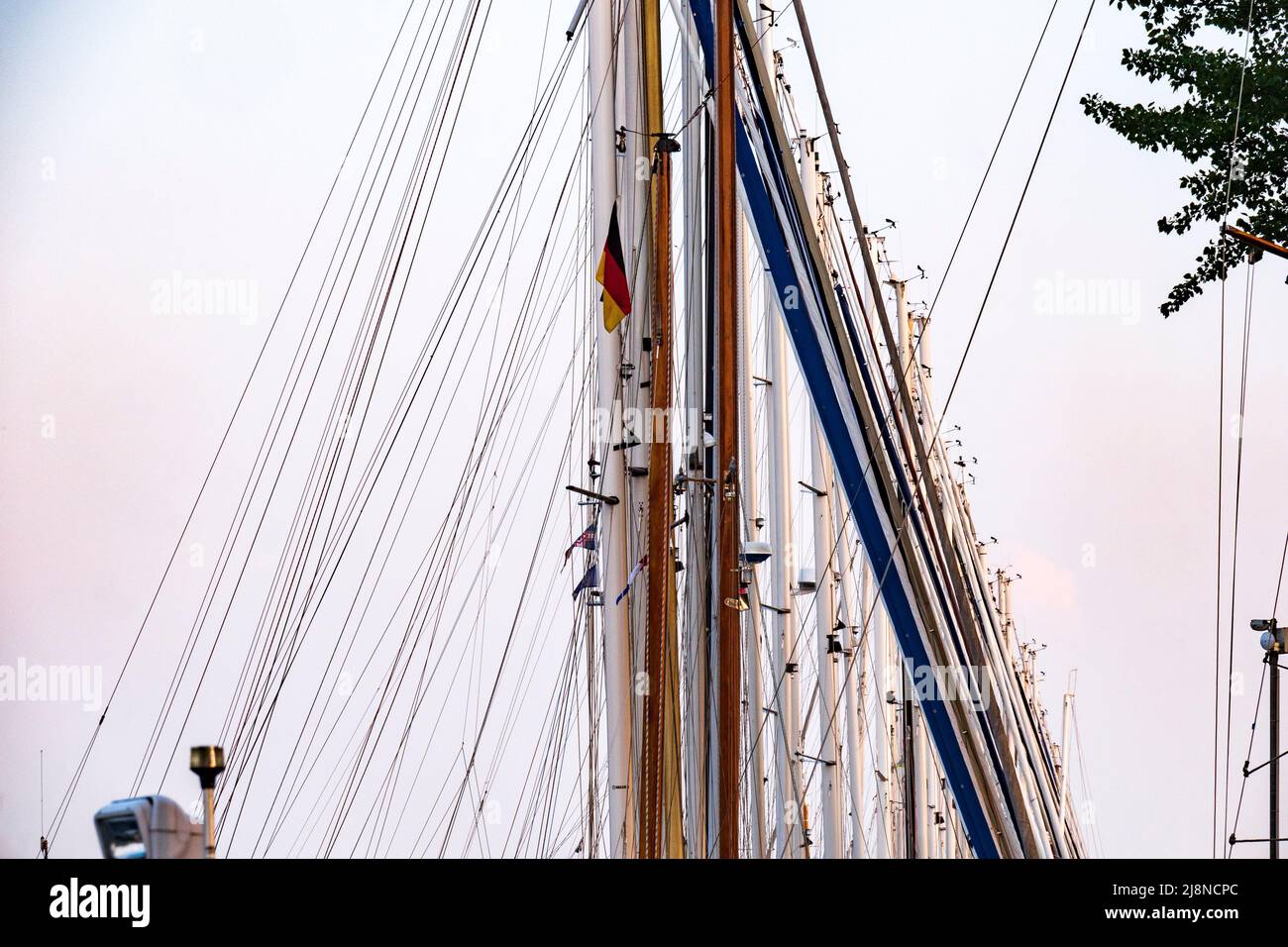 Triangular structures hi-res stock photography and images - Alamy