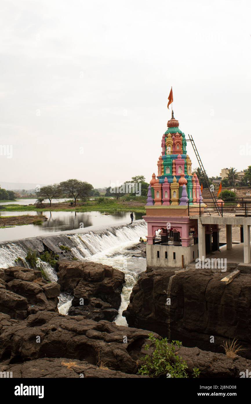 Hindu statue river hi-res stock photography and images - Alamy
