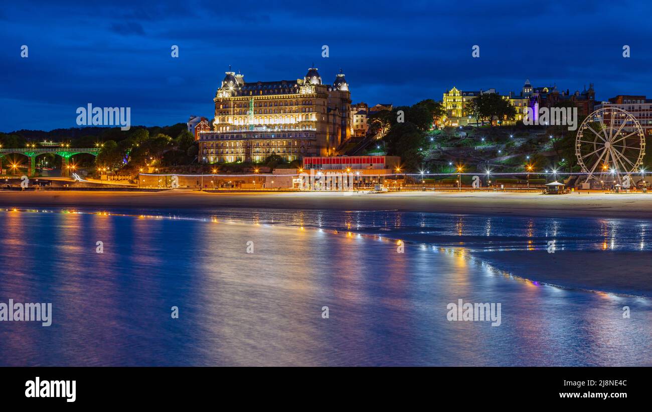 Scarborough south bay at night hi-res stock photography and images - Alamy