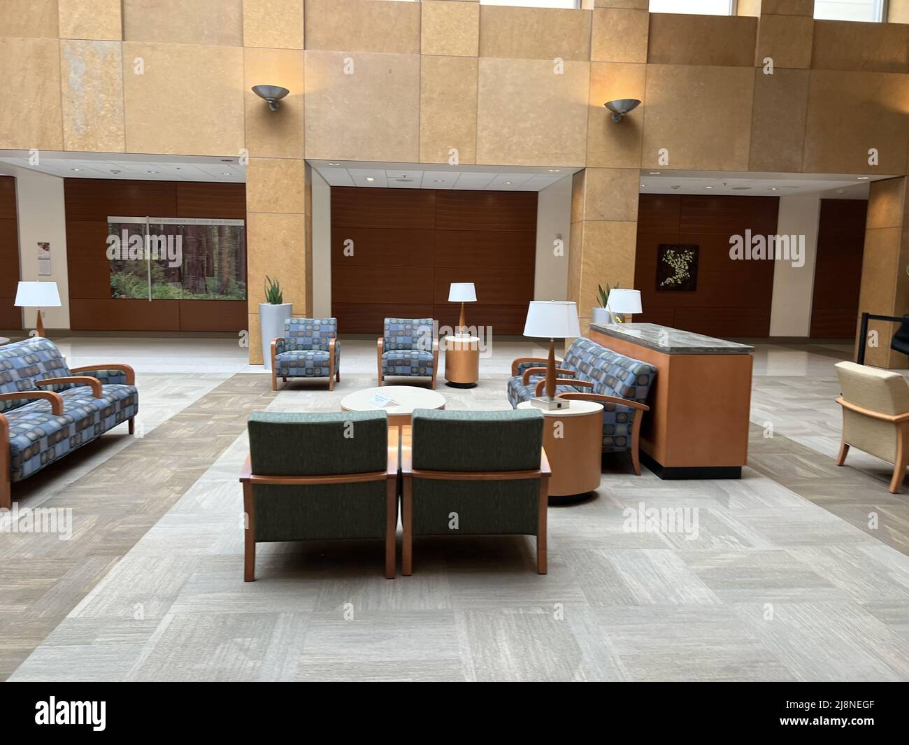 Interior waiting area and atrium at John Muir Hospital in Walnut Creek ...