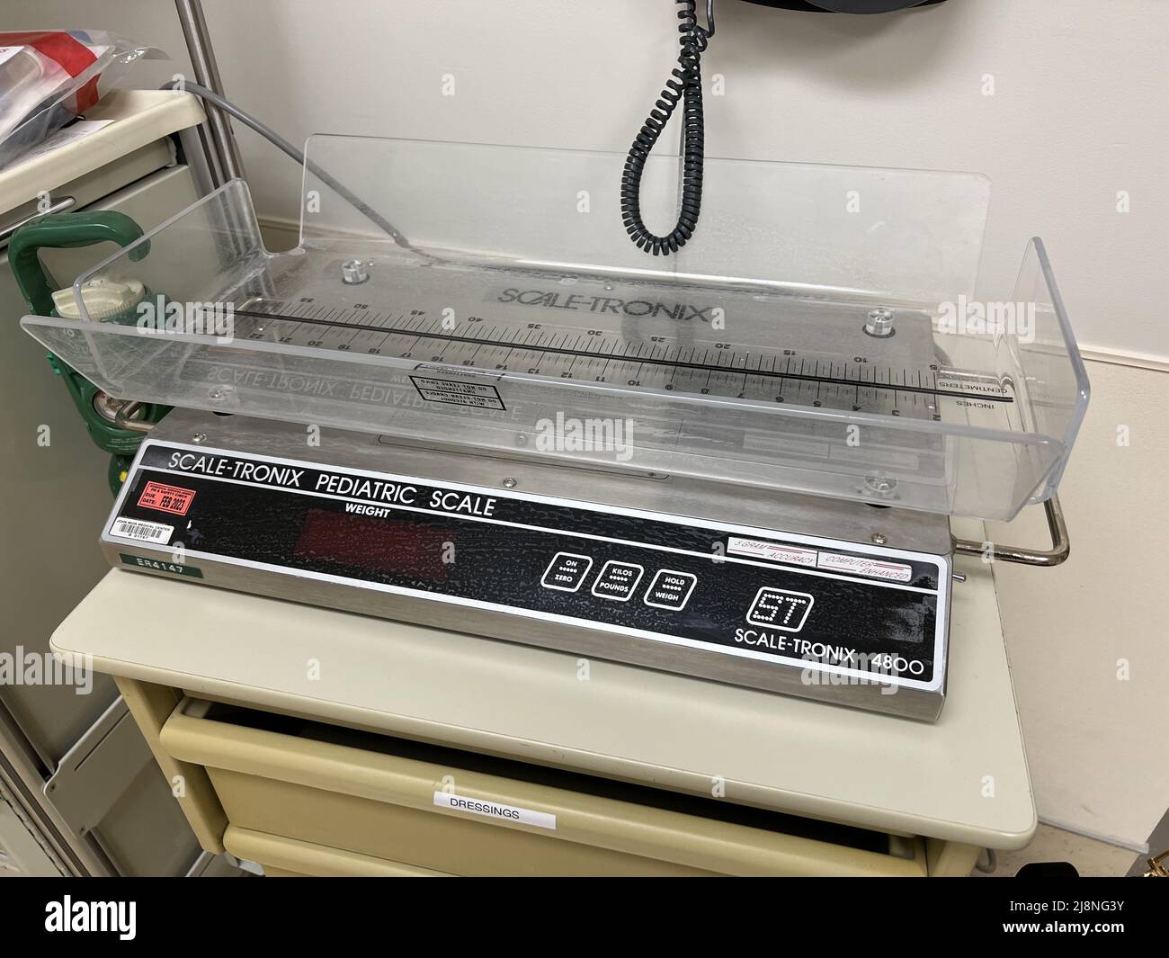 Clinical scale hi-res stock photography and images - Alamy