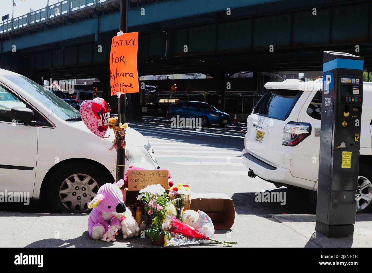 Sidewalk Memorial for 11-Year-Old Killed in Shooting, New York, NY USA ...