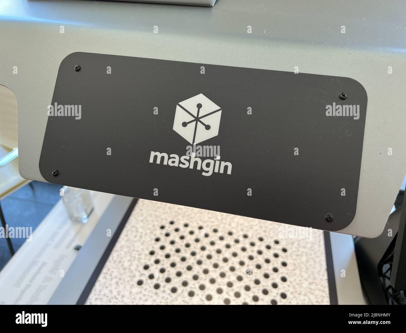 Mashgin touchless self checkout system in San Francisco, California ...