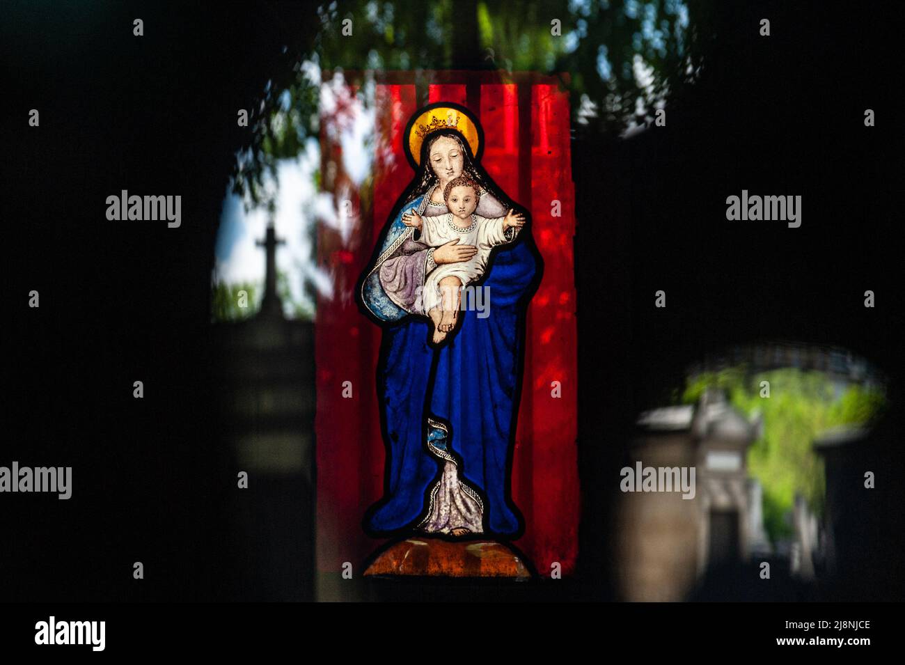 Stained glass maker hi-res stock photography and images - Alamy