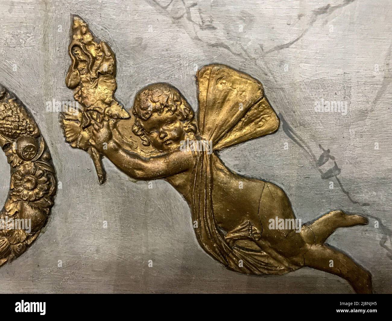 Gold body paint hi-res stock photography and images - Alamy