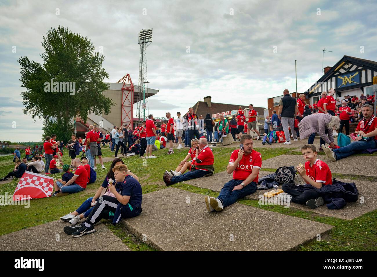 Nottingham forest fans 2022 efl final hi-res stock photography and ...