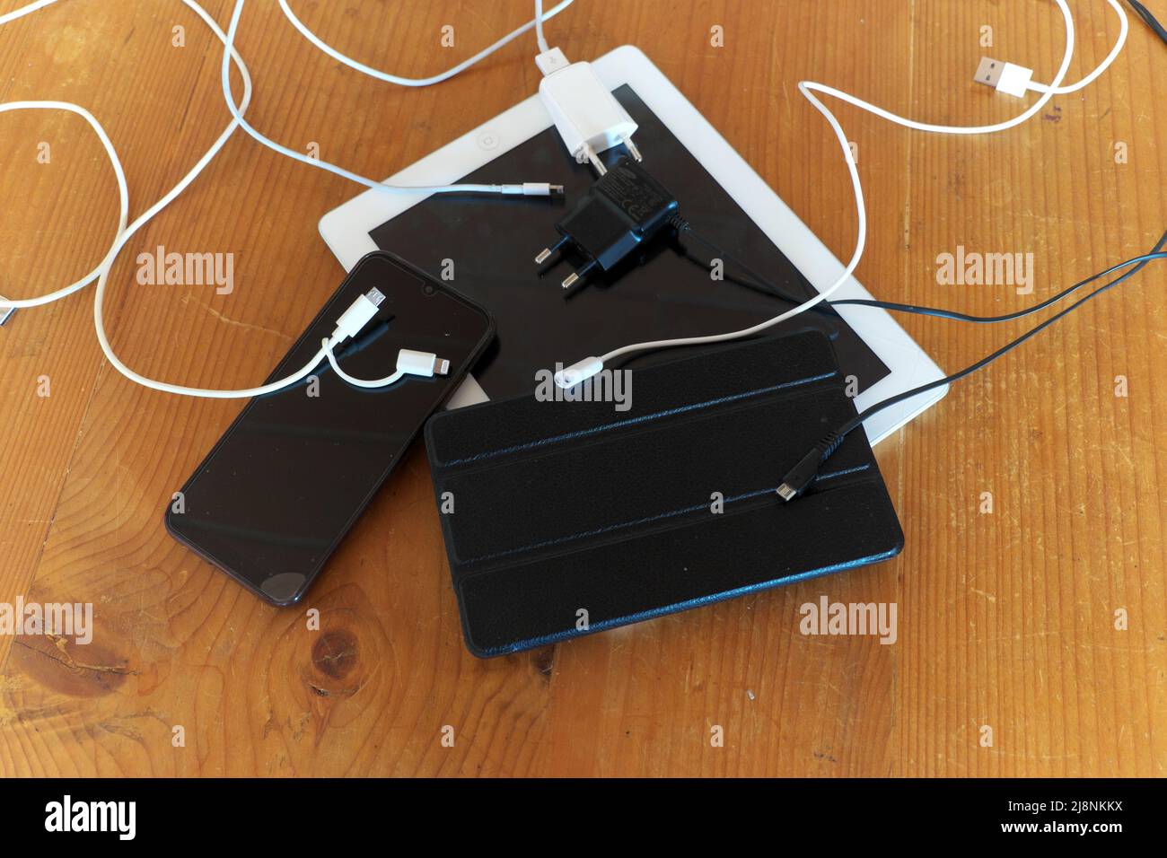 Symbolic picture: EU directive for standardizing the connections of ...