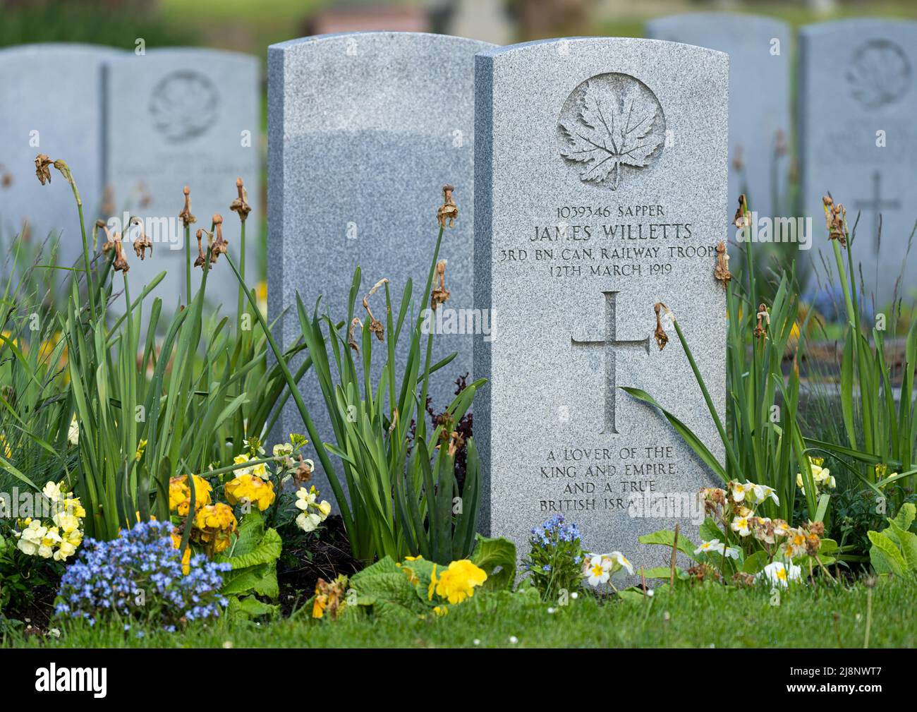 Victoria cross grave hi-res stock photography and images - Alamy