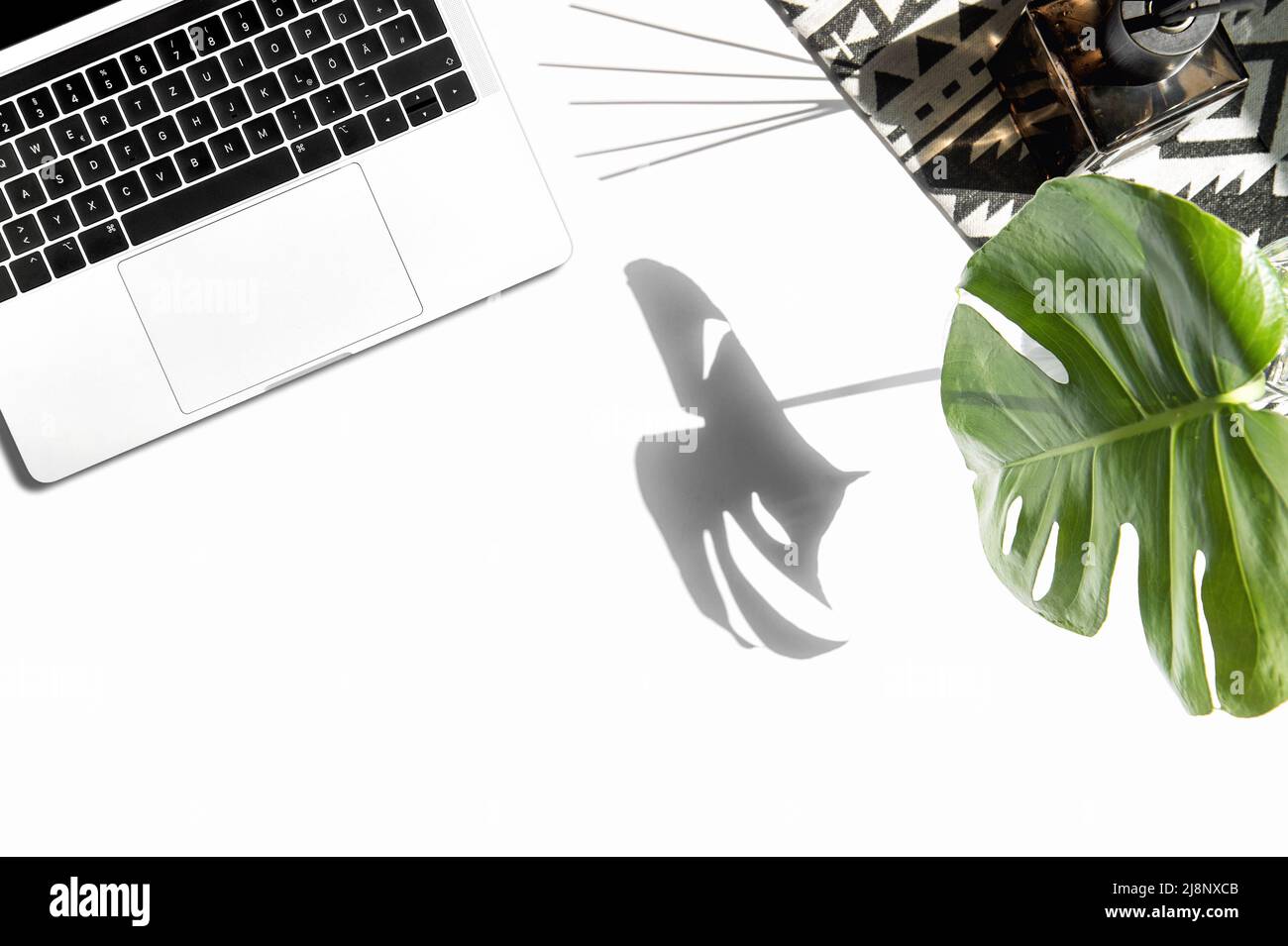 Shadow office desk hi-res stock photography and images - Alamy